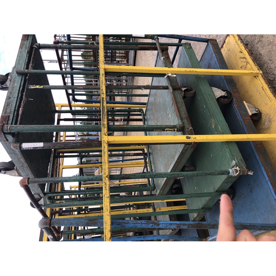 RACK A ROULETTE VERT 44PO X 63PO X 65PO