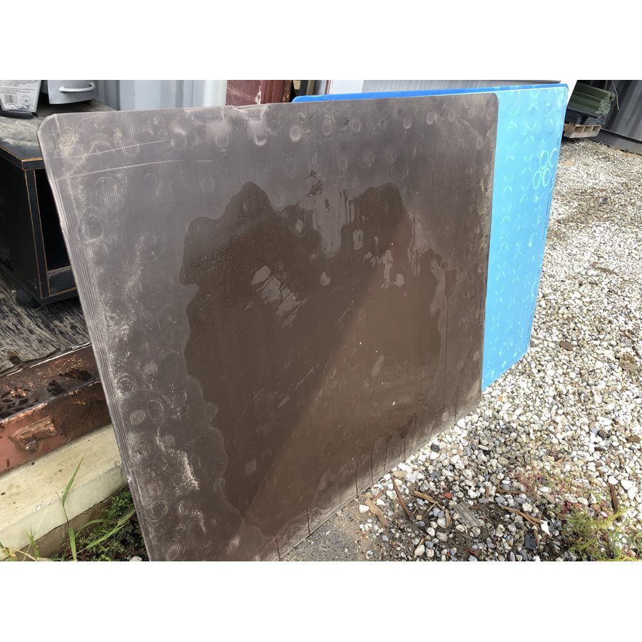 FEUILLE DE PLASTIQUE 30PO X 40PO AVEC COINS ARRONDI