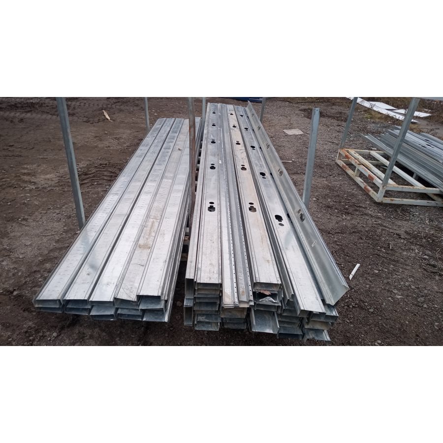 CHARPENTES METALIQUE (STUDS) EN ACIER GALVANISÉ 2X4X10